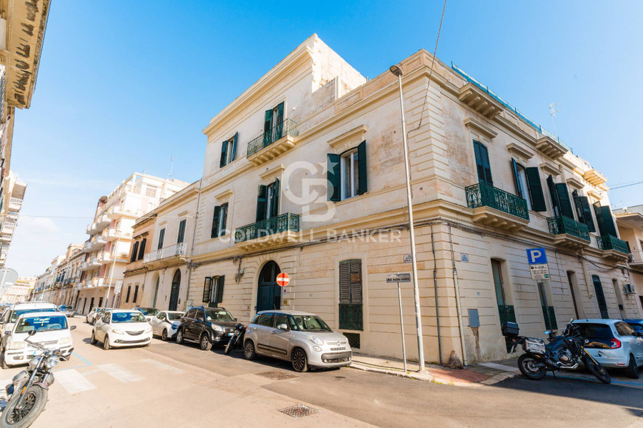 Lokale użytkowe na sprzedaż, 200 m², 6 pomieszczeń Lecce Apulia (Puglia ...