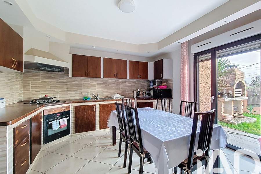 Dom na sprzedaż, 217 m², 8 pokoi | Gratka.pl